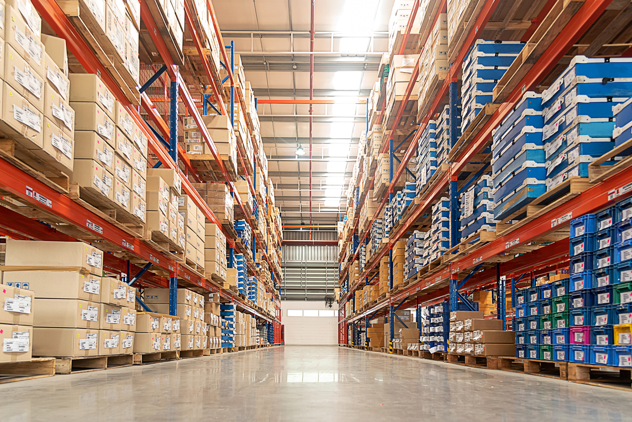 Rack à palettes : solution robuste pour stockage en entrepôt